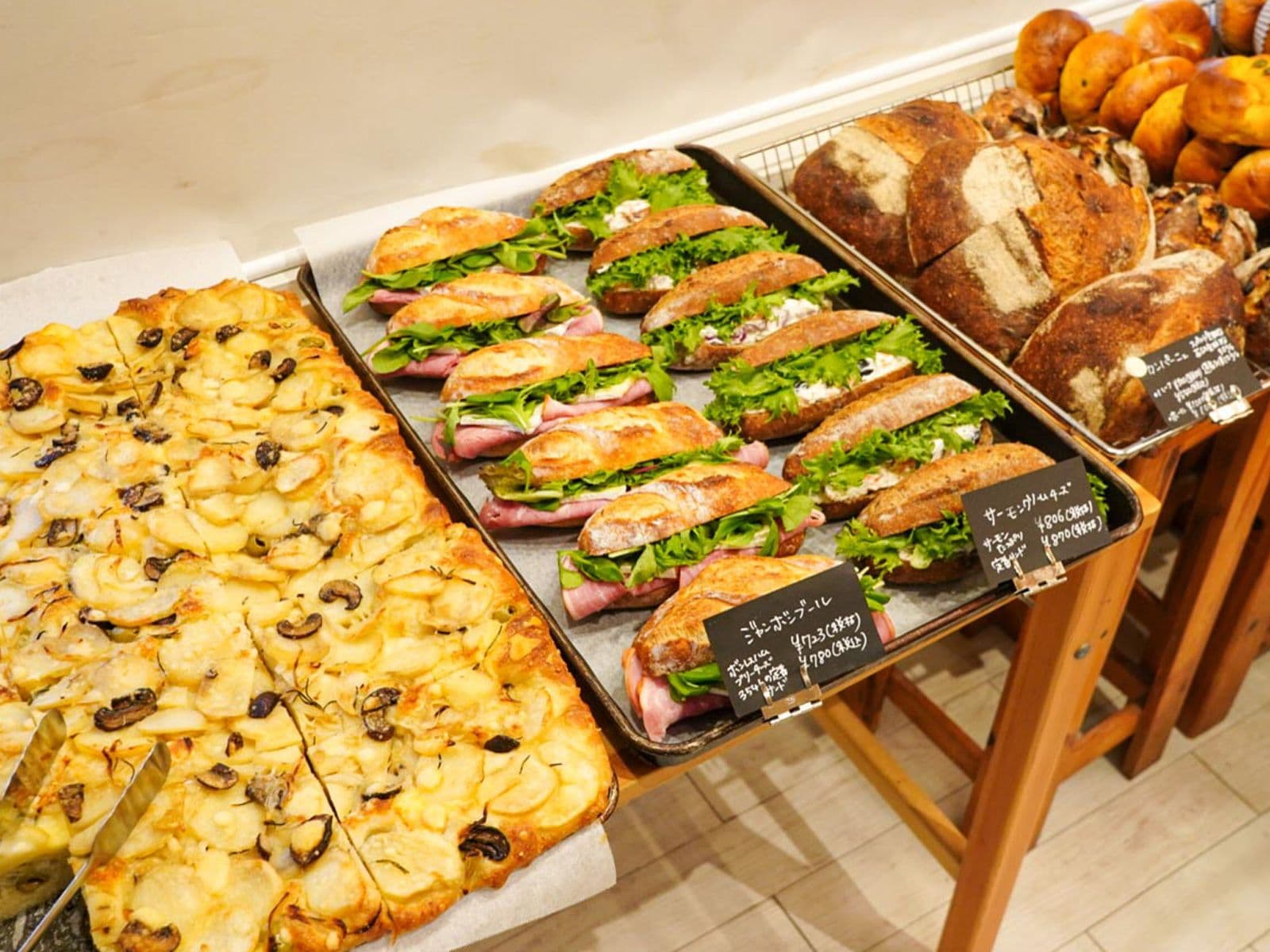 国産小麦のおいしさを伝えたい 小さなパン屋から生まれるよろこびの連鎖／m.3546 BAKERS | 朝日新聞デジタルマガジン＆[and]