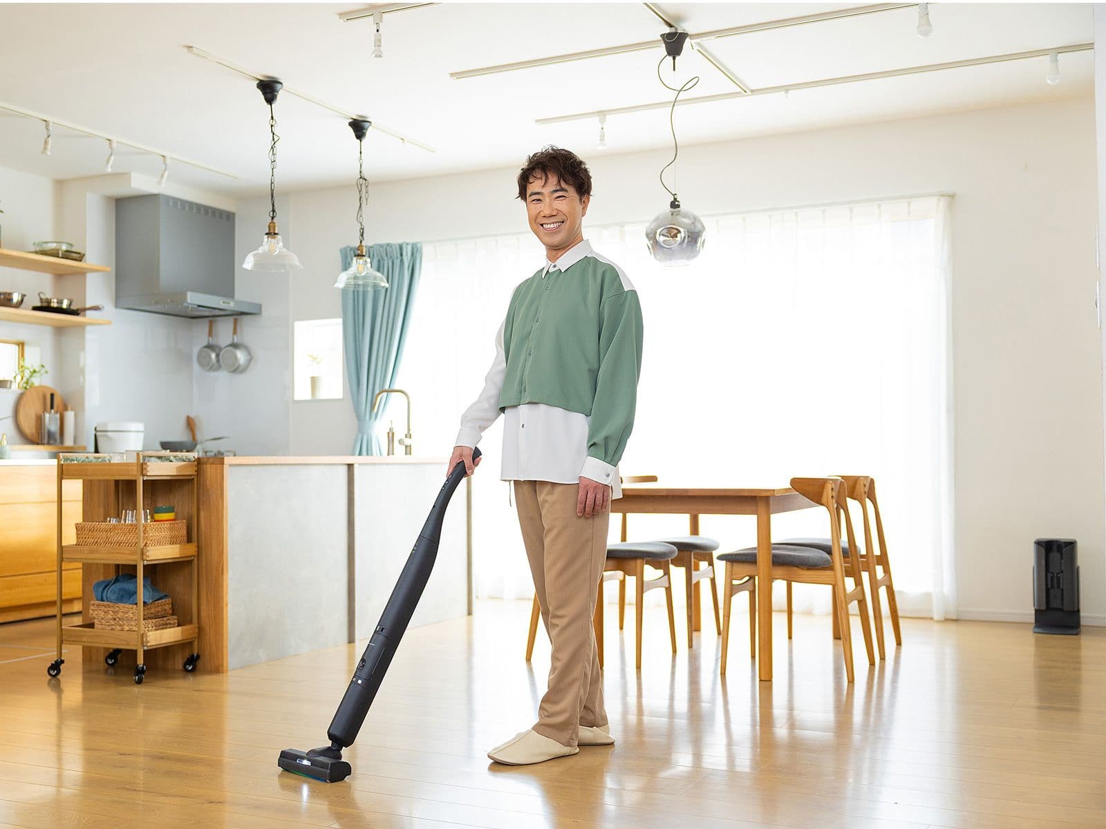 藤井隆さんも語りたくなった「RACTIVE Air STATION EC-XR2」の多彩な魅力 | 朝日新聞デジタルマガジン＆[and]